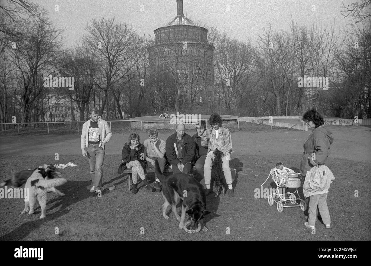 Germany, Berlin, 14. 03. 1991, springtime at the water tower, group ...