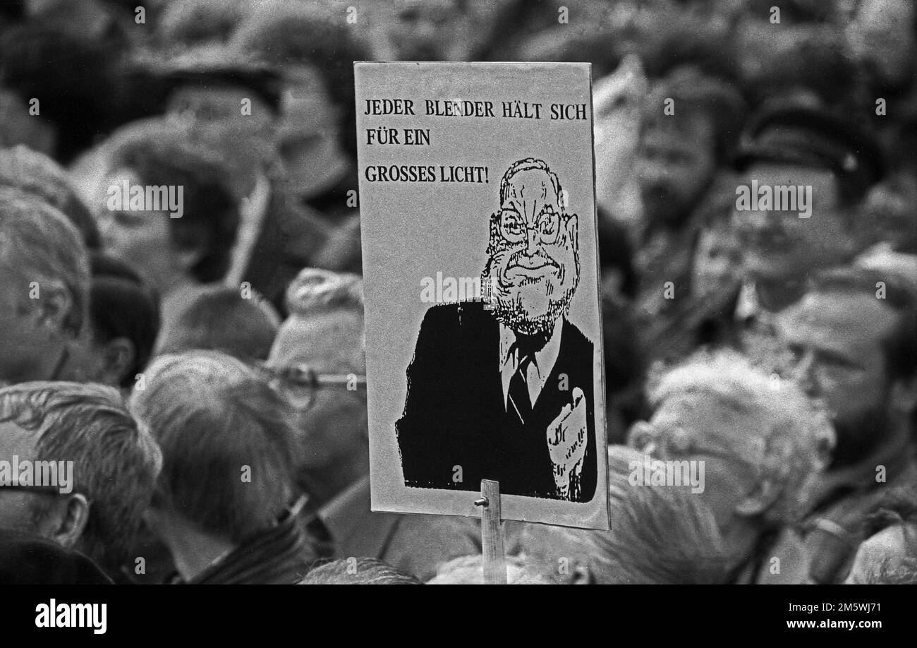 Germany, Berlin, 28. 03. 1991, Demo against the Treuhand on ...