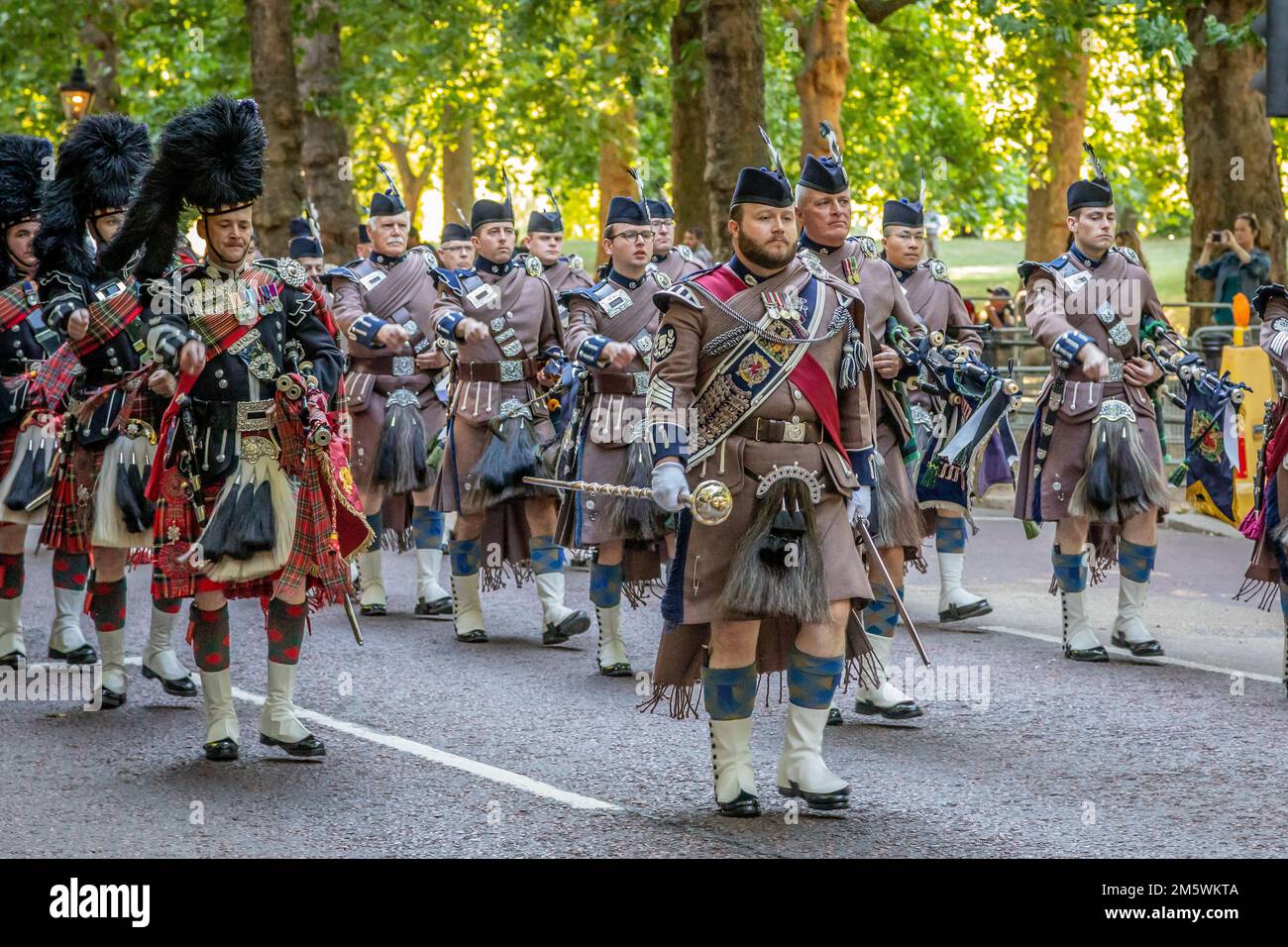 Scottish pipers hi-res stock photography and images - Alamy