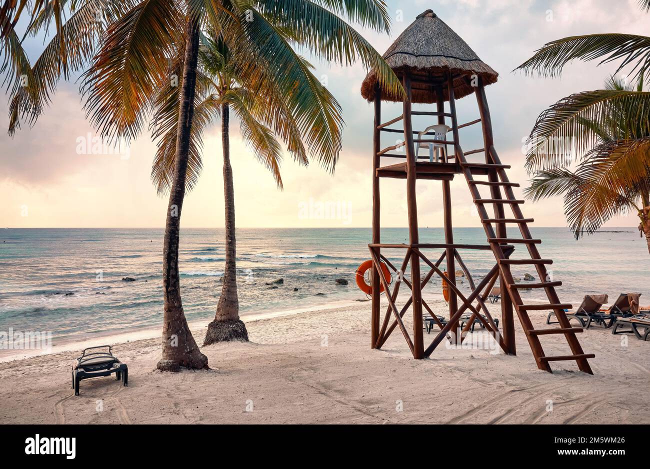 Lifeguard tower playa hi-res stock photography and images - Alamy
