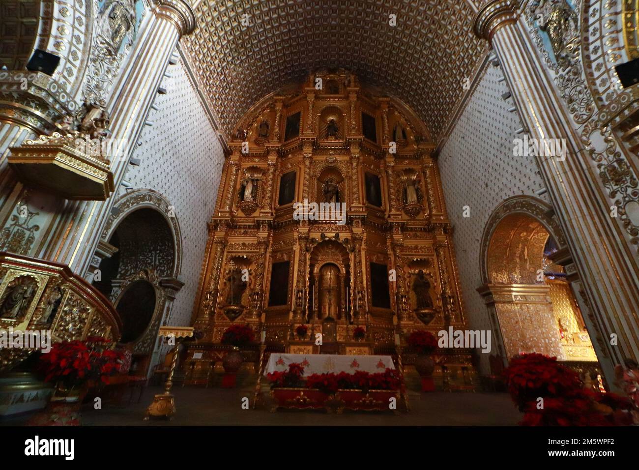 New spanish baroque architecture hi-res stock photography and images ...