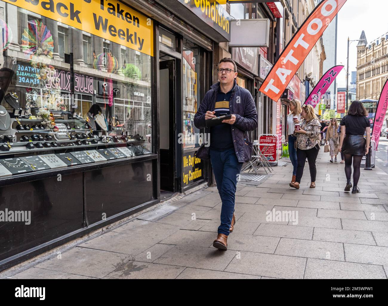 manchester stree scenes Stock Photo - Alamy
