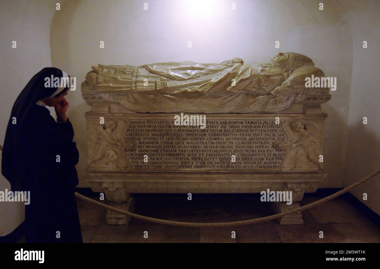 Paul II's tomb in the crypt of St. Peter's Basilica, resting place of ...