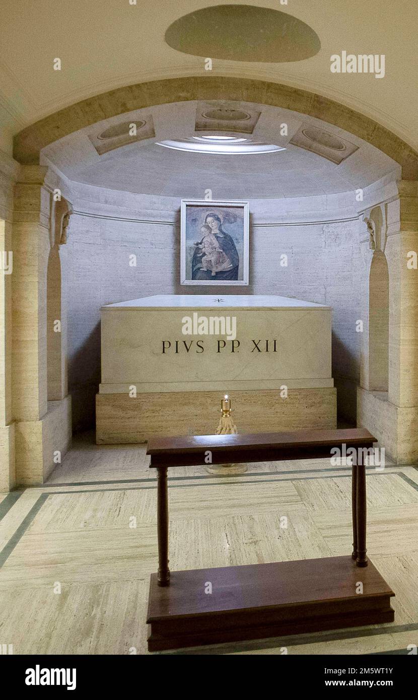 Pope Pius XIIs tomb in the crypt of St. Peter's Basilica, resting place ...