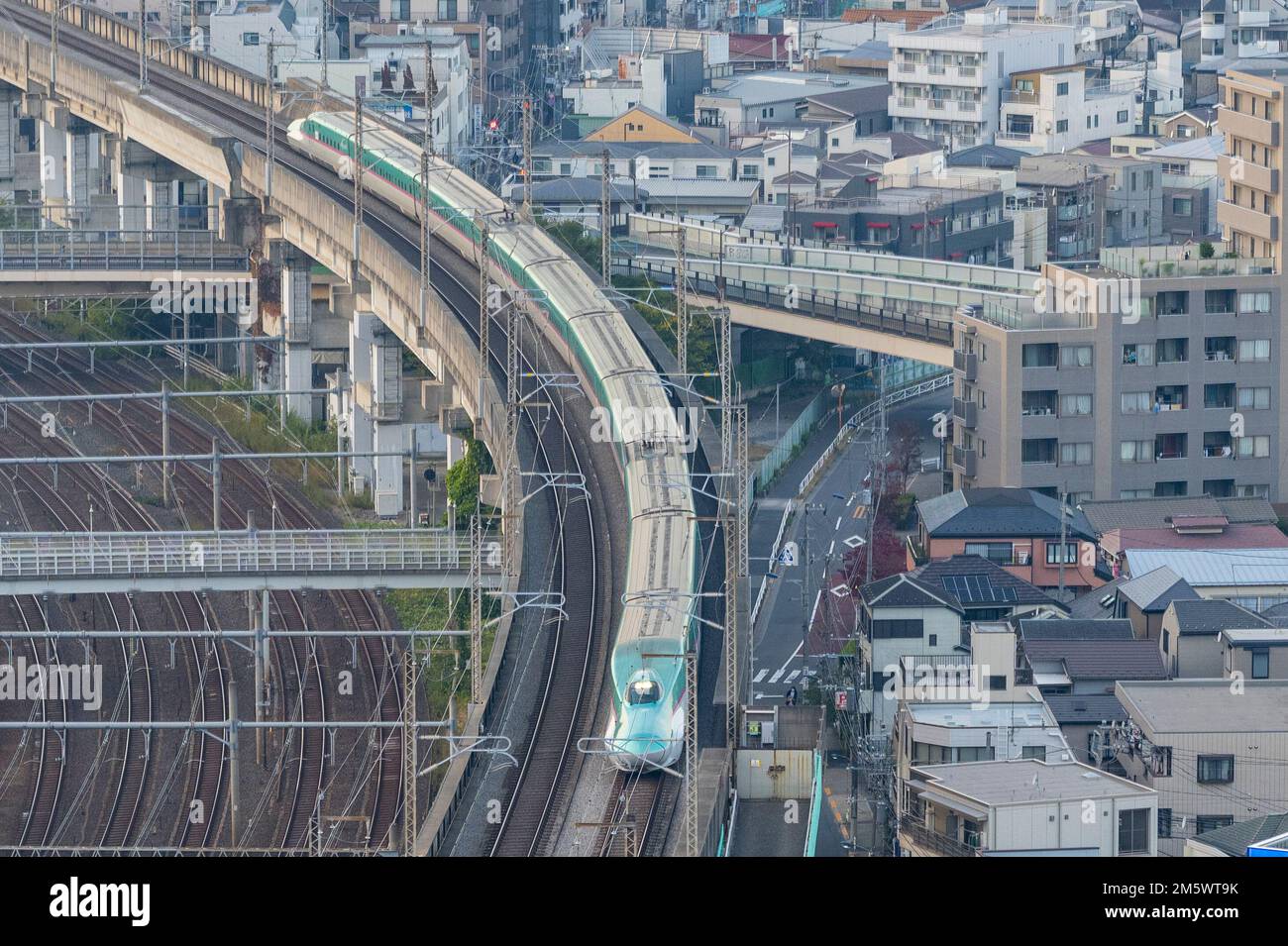Tokyo, Japan. 10th Nov, 2022. A JR Shinkansen Limited Express bullet ...