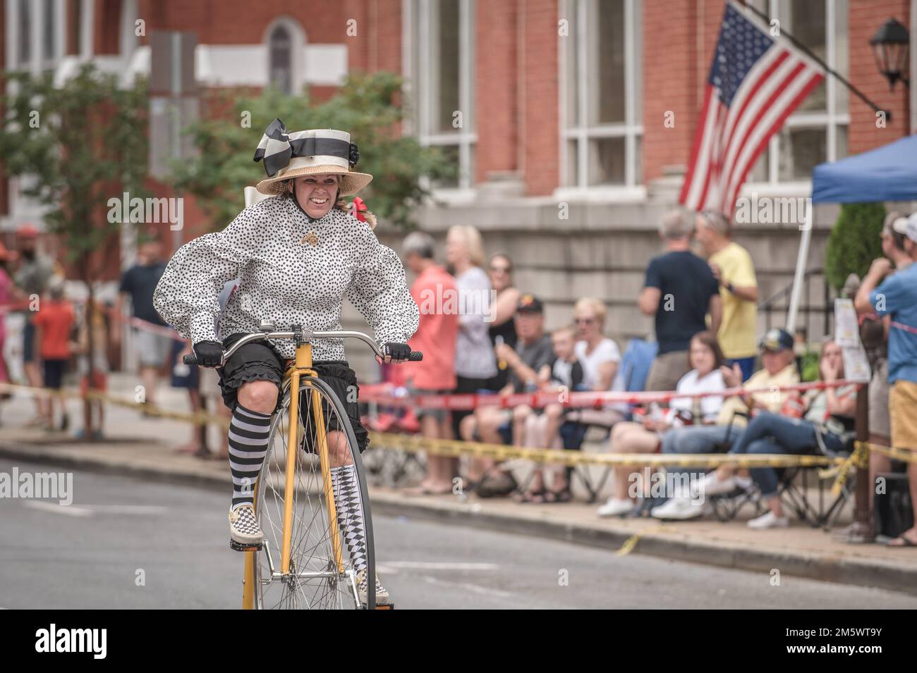 Usa penny farthing female rider racing hi-res stock photography and ...