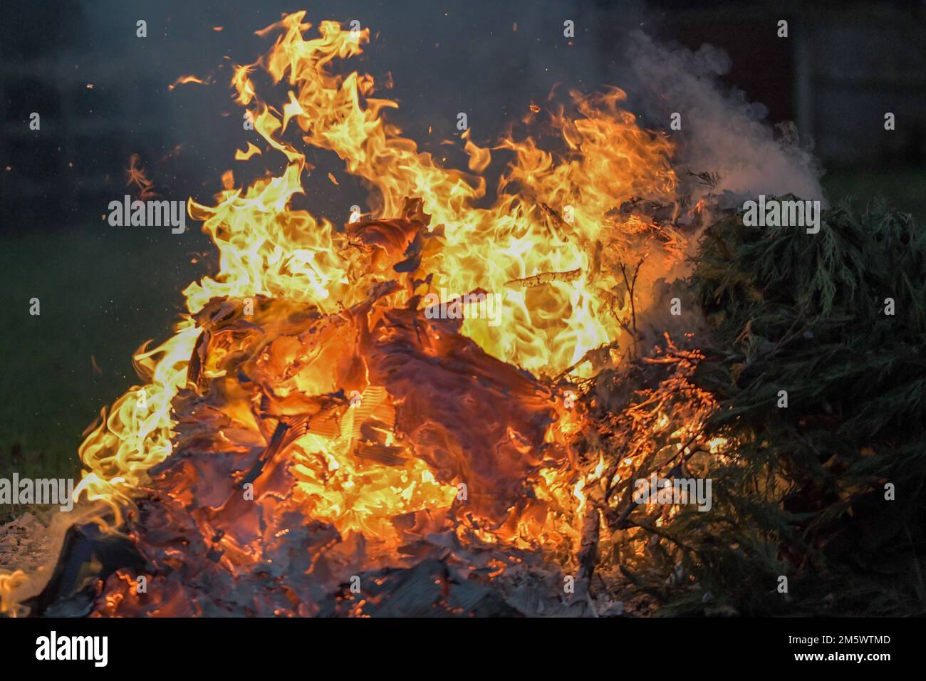 A raging fire with deep orange and yellow flames, garden bonfire Stock ...