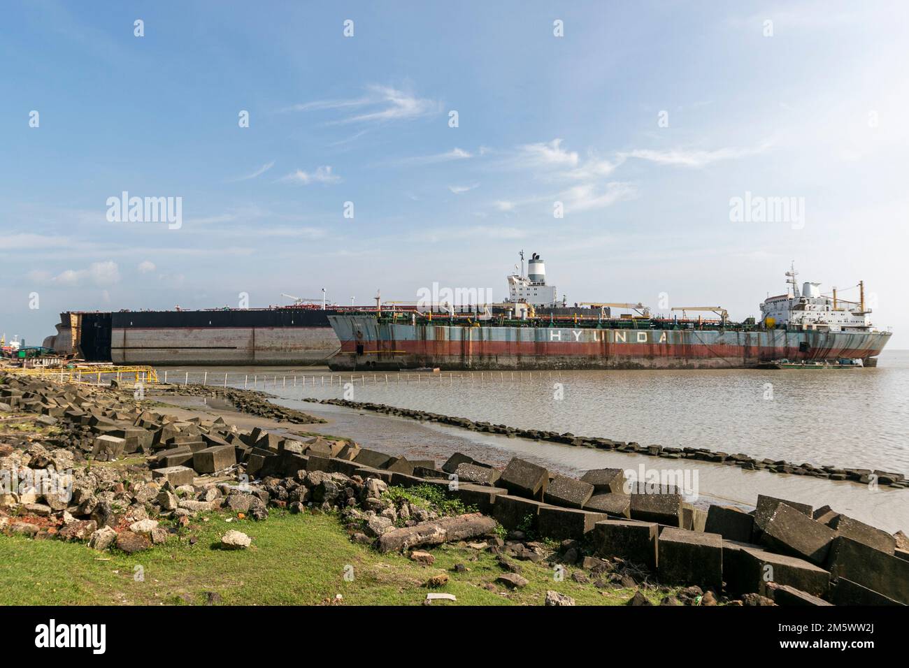 Bangladesh naval ship hi-res stock photography and images - Alamy