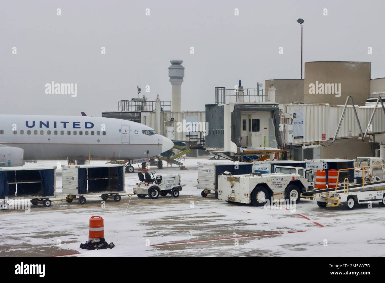United Airlines plane loading at Cleveland Hopkins airport on Christmas ...
