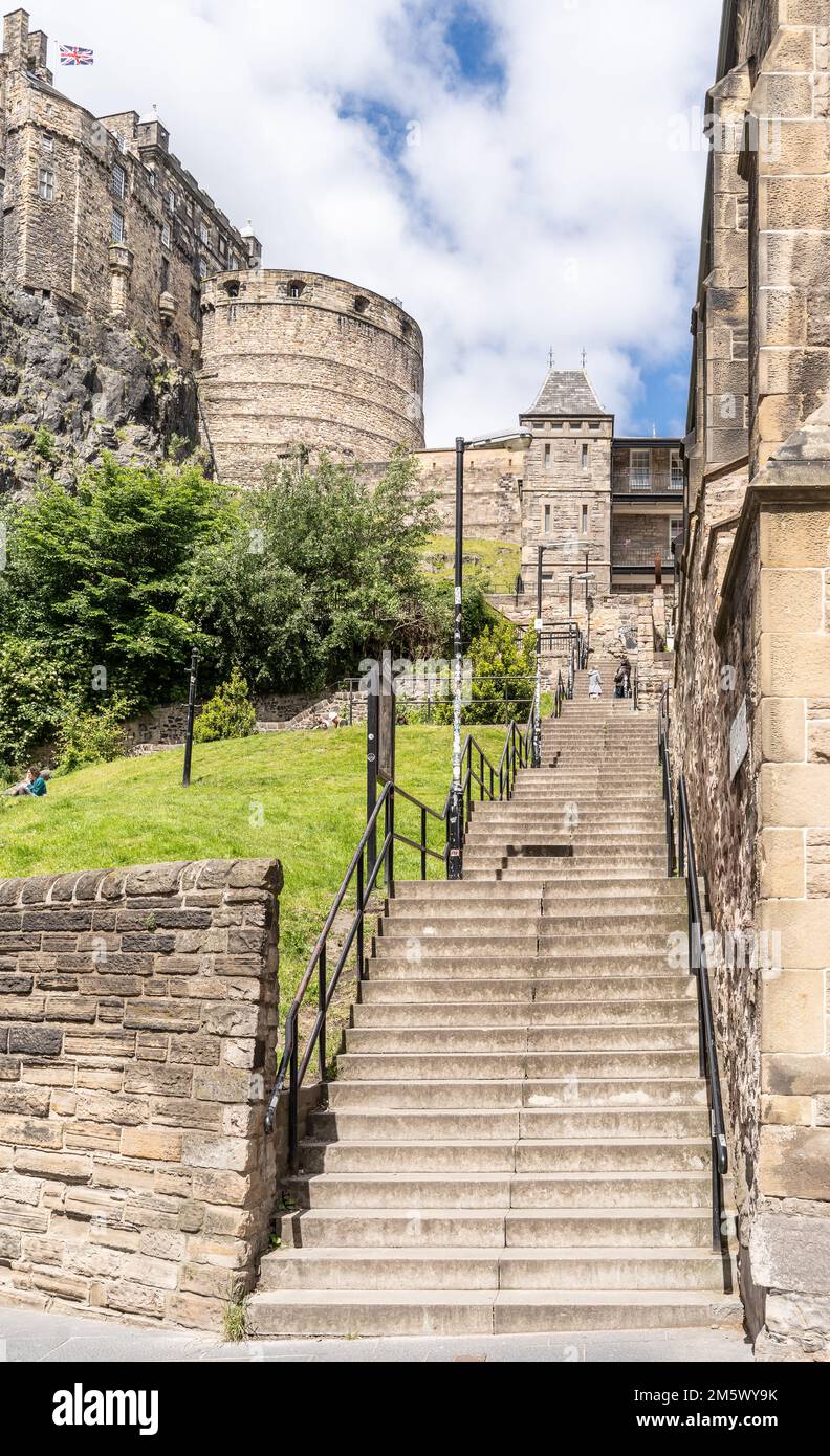 edinburgh street scenes Stock Photo - Alamy