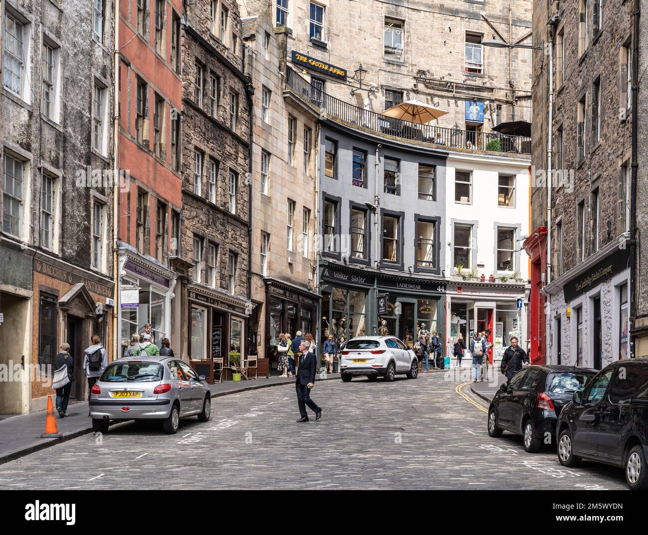edinburgh street scenes Stock Photo - Alamy