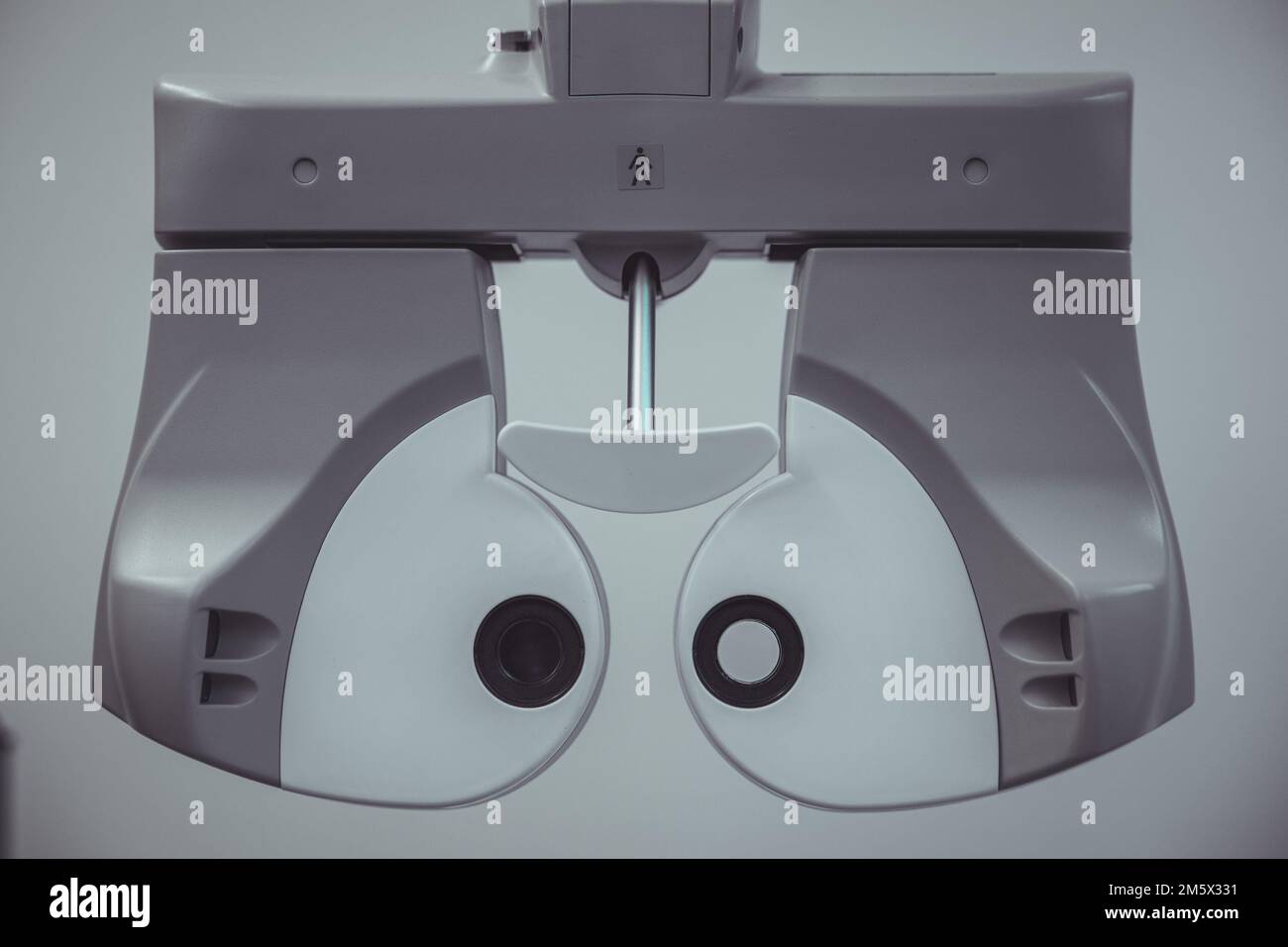 Visit optician hi-res stock photography and images - Alamy