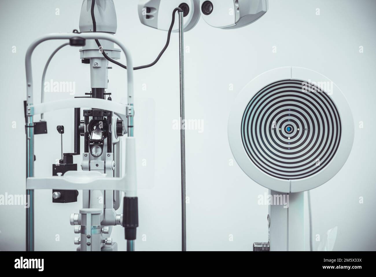 Optical biometer and full corneal topographer. measures axial length ...