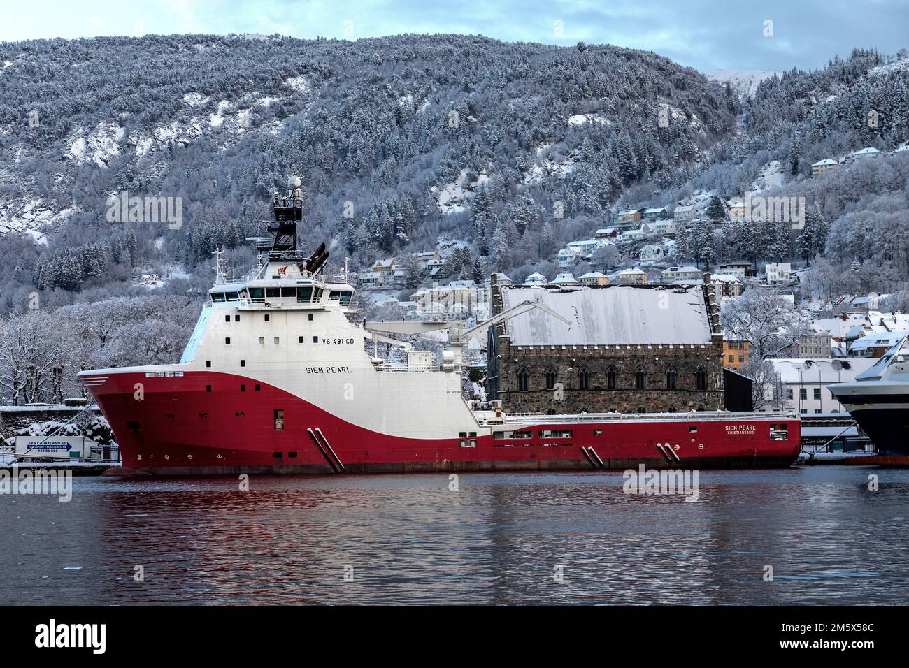 Offshore AHTS anchor handling tug supply vessel Siem Pearl, at ...