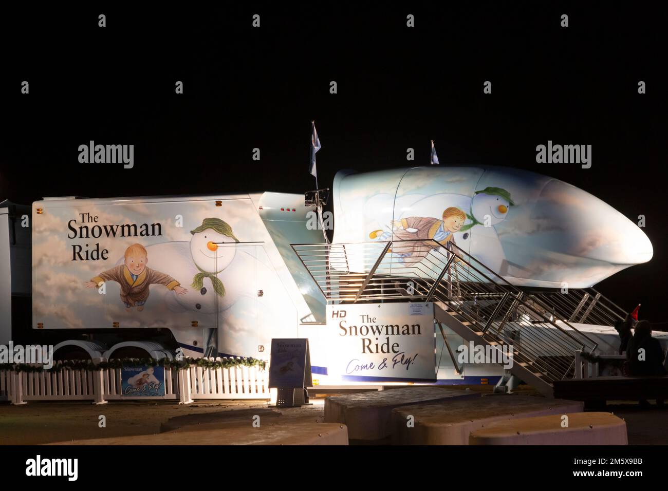 Snowman simulator hi-res stock photography and images - Alamy