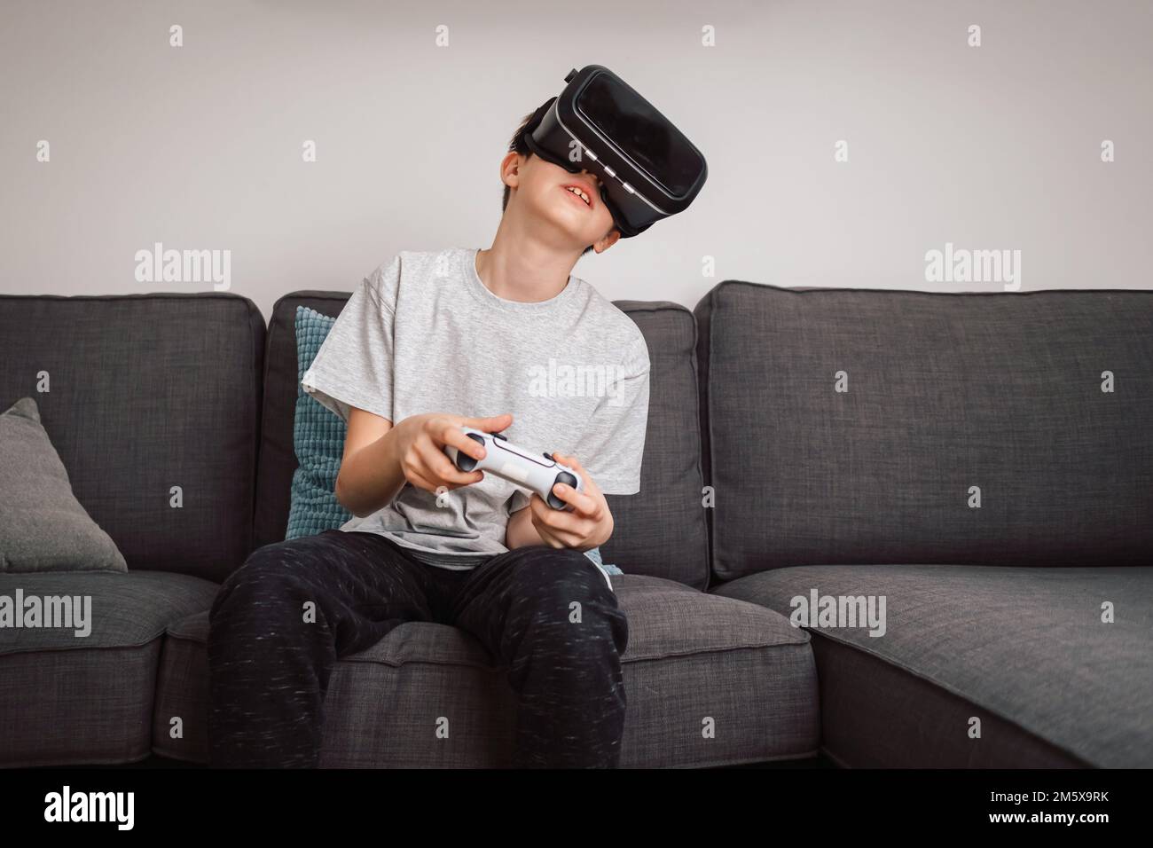 Boy gaming hi-res stock photography and images - Alamy