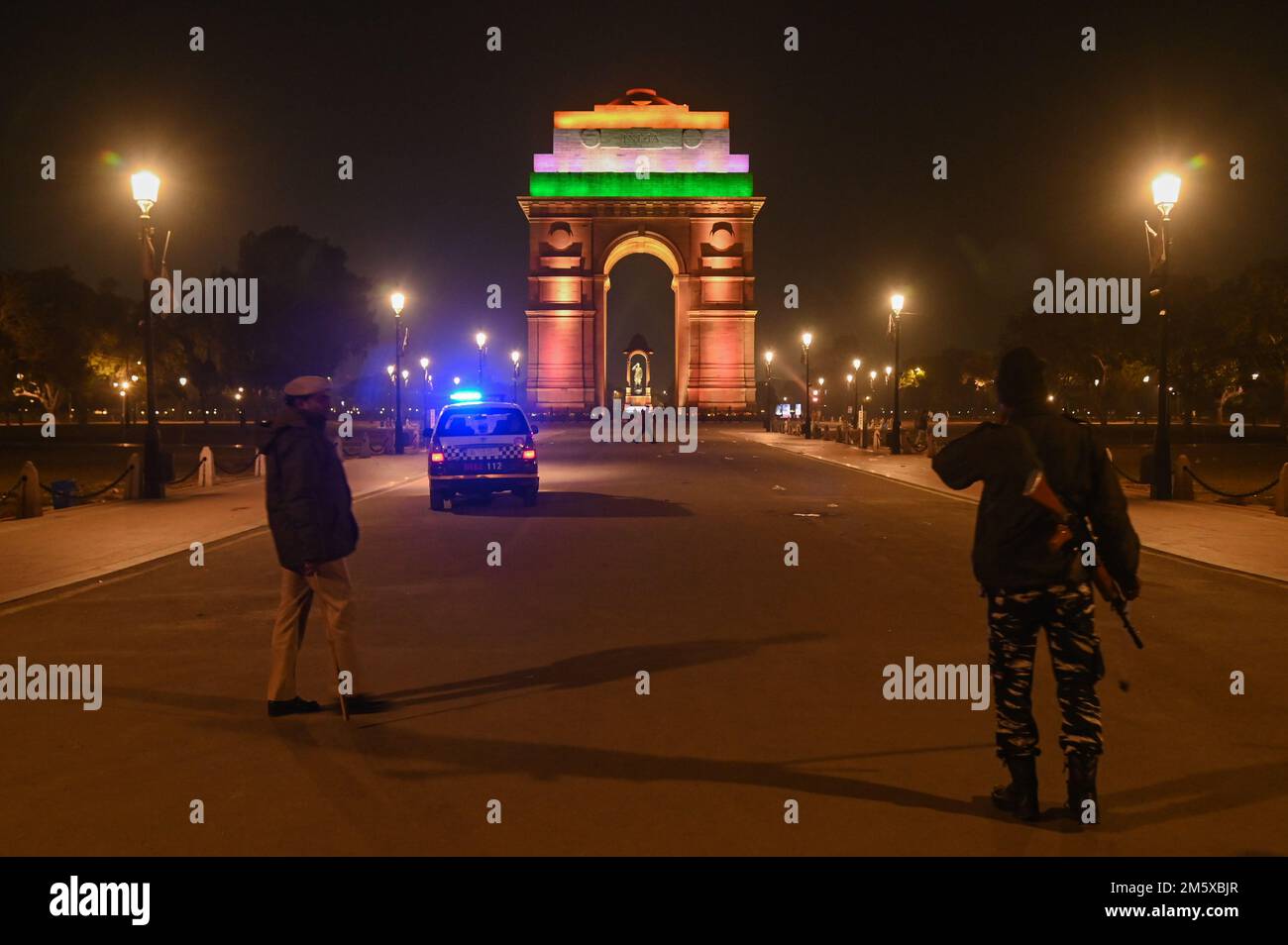 Crowd dispersing hi-res stock photography and images - Alamy