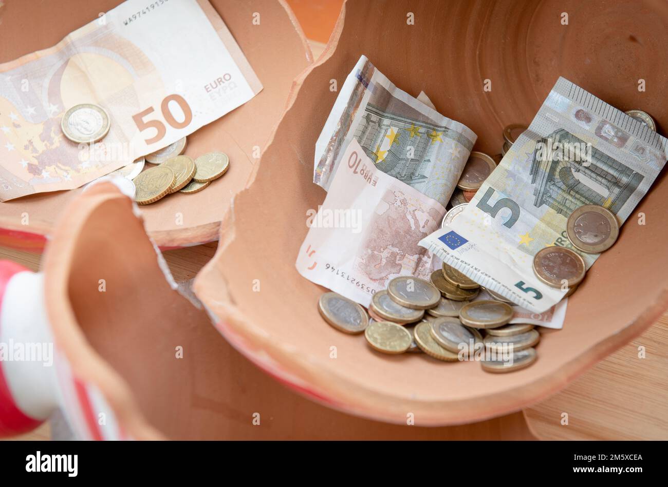 Broken banknotes hi-res stock photography and images - Alamy