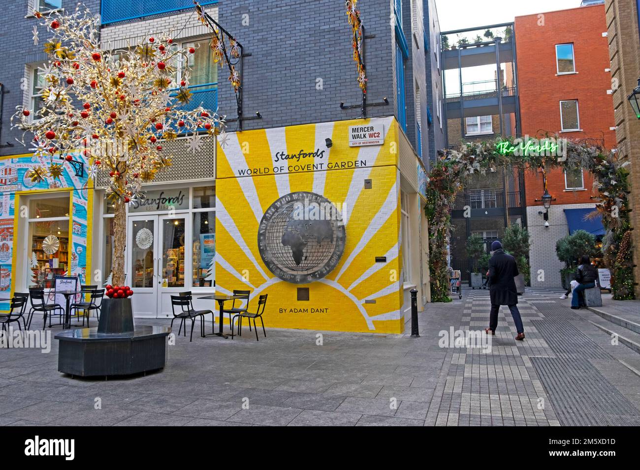 Book shop exterior hi-res stock photography and images - Alamy
