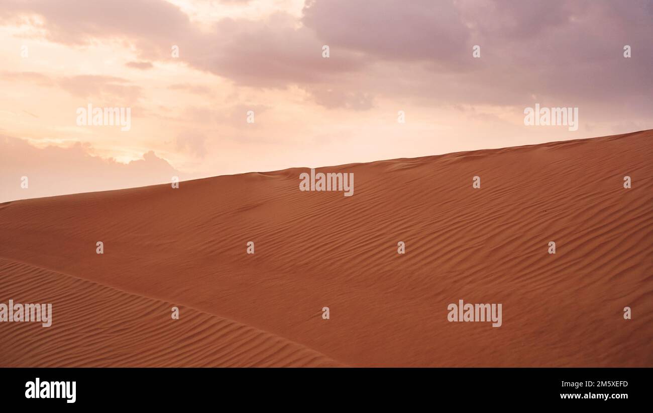 Sand dune in Saudi desert - Beautiful Arabian desert. Horizontal ...