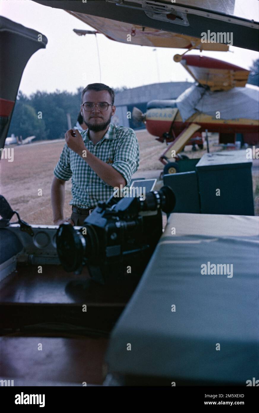 1980s cameraman hi-res stock photography and images - Alamy