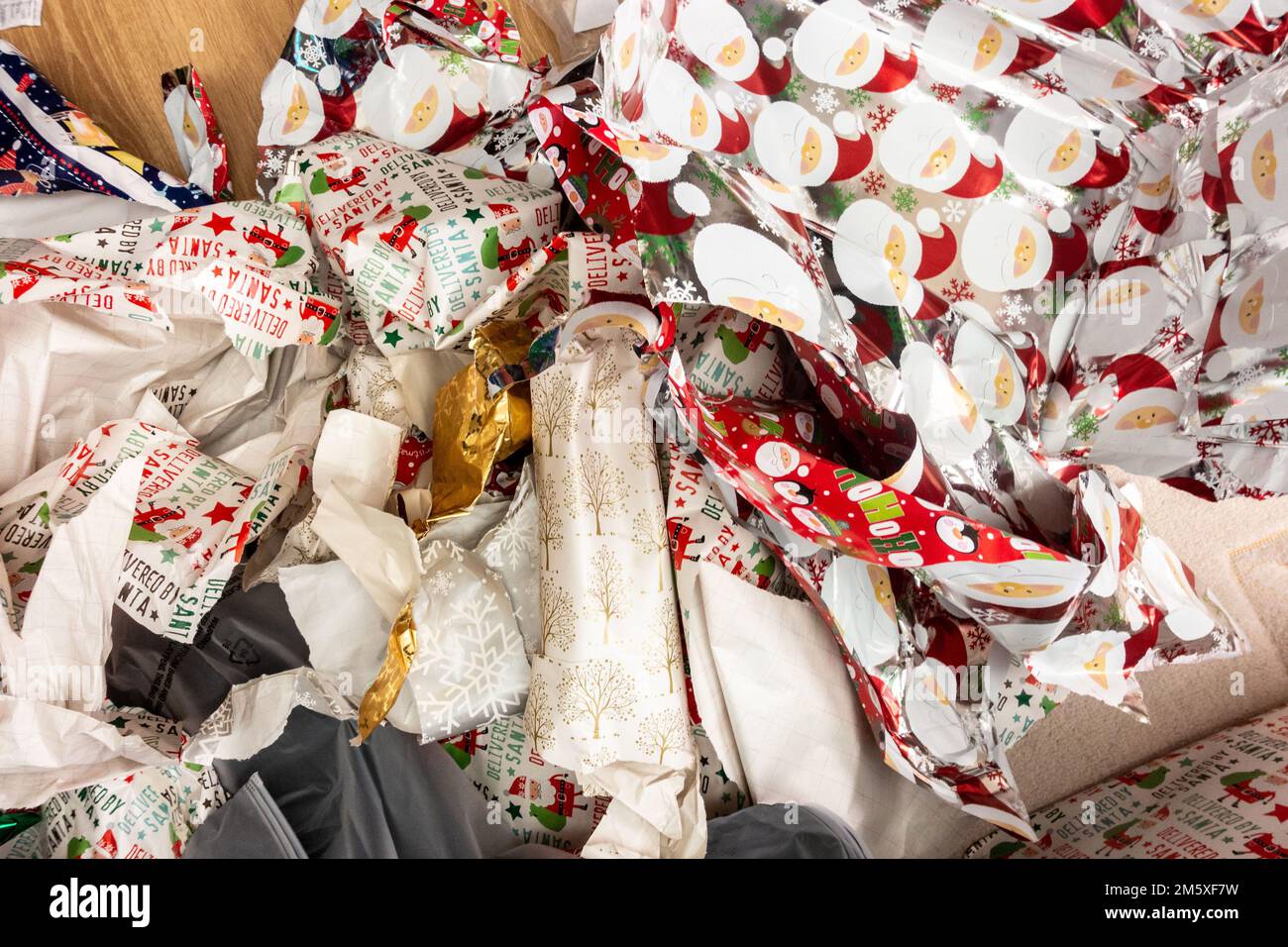 Opened christmas presents hi-res stock photography and images - Alamy