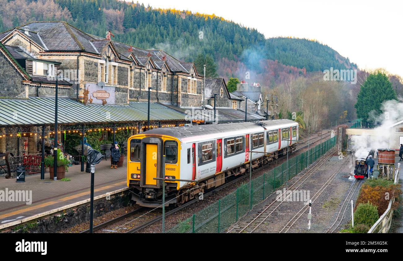 Conwy valley train line hi-res stock photography and images - Alamy