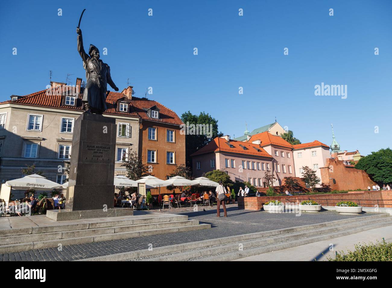 The monument to Jan Kilinski and the historical buildings in old town ...