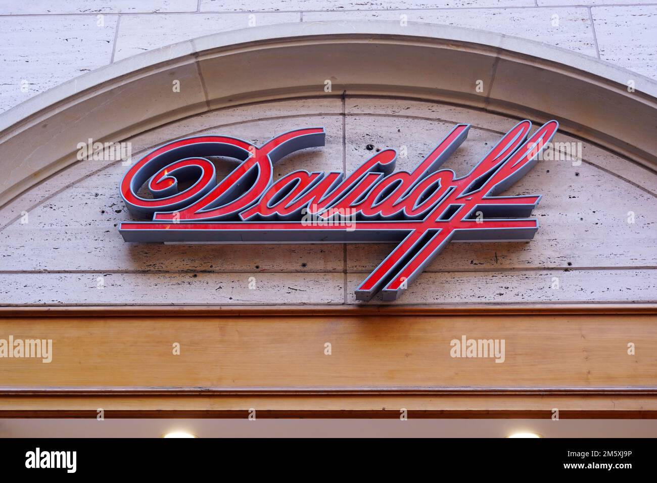 Davidoff logo hi-res stock photography and images - Alamy