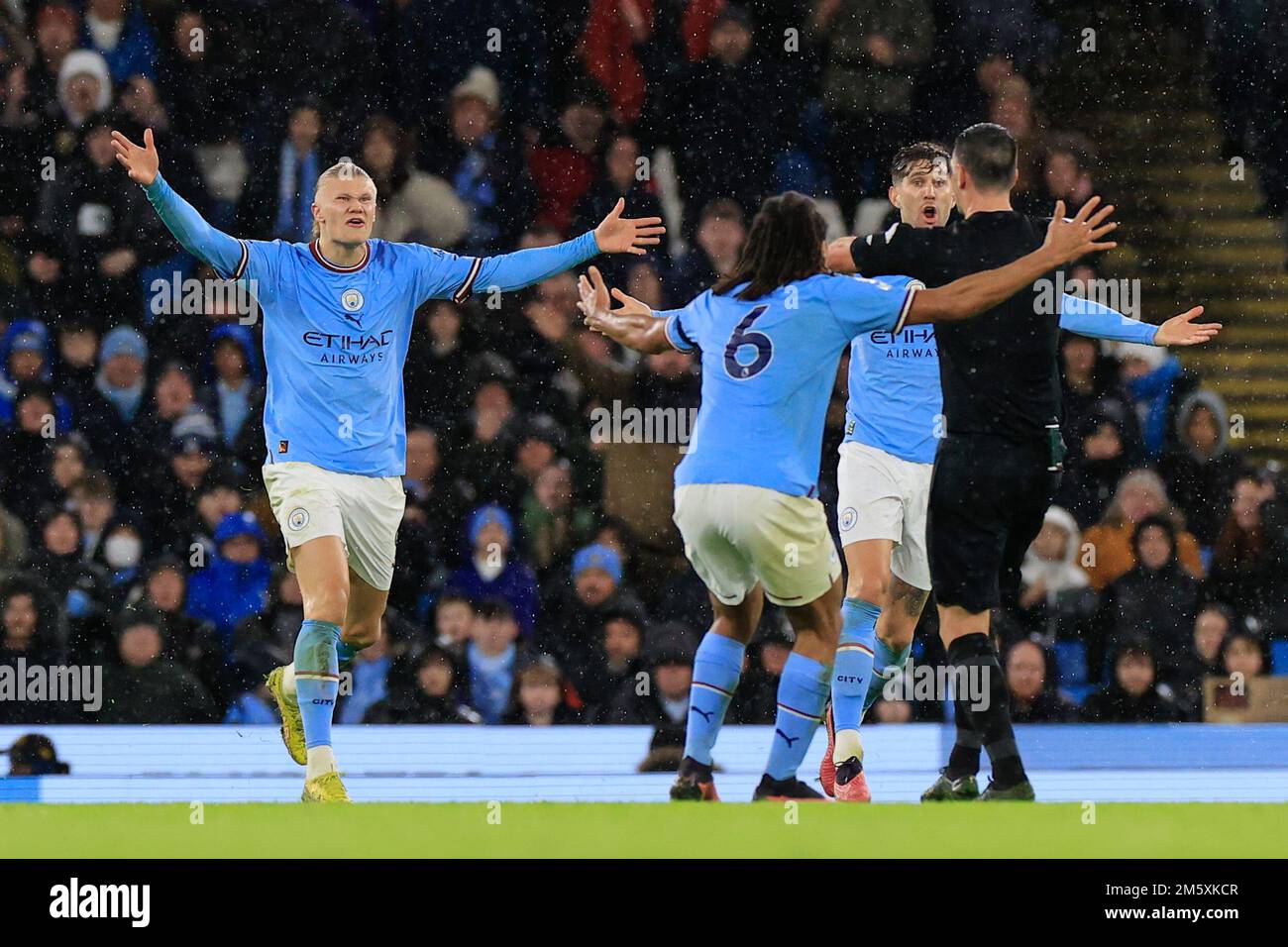 John stones haaland hi-res stock photography and images - Alamy