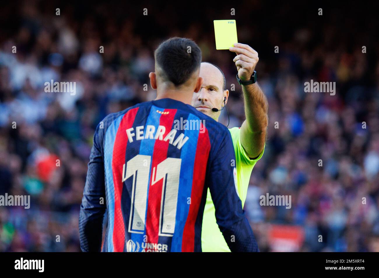 Barcelona, Spain. 31st Dec, 2022. Mateu Lahoz shows a yellow card to ...