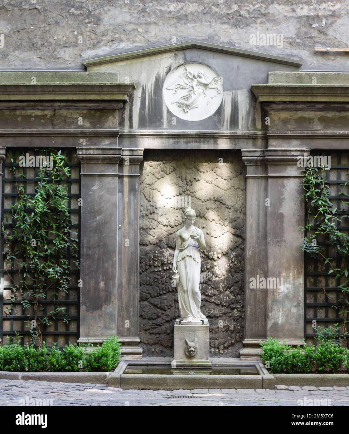 The exquisite feminine sculpture in the danish parliament, Copenhagen ...