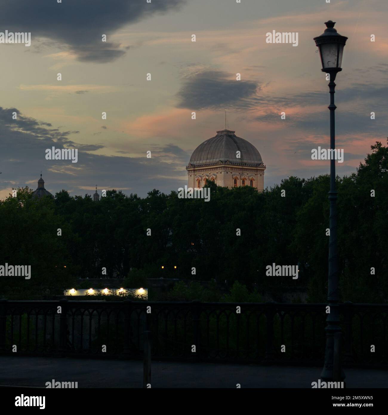 The Major Temple Sinagoga of Rome seen from the Palatine bridge at ...