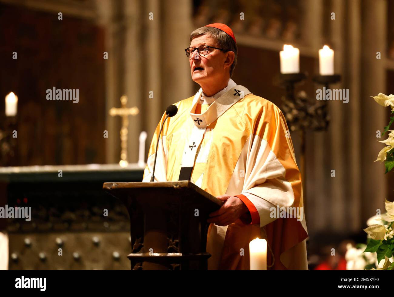 New year's eve mass cathedral hi-res stock photography and images - Alamy