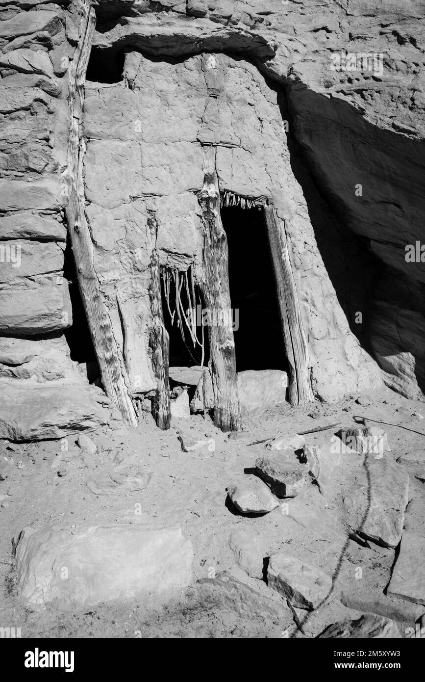 Split Level Ruin. Backpacking in Grand Gulch and viewing Anasazi dwellings and rock art. Near ...