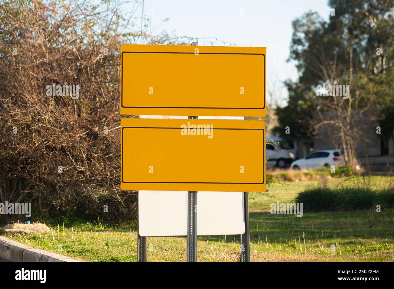 Hanging sign metal pole hi-res stock photography and images - Alamy