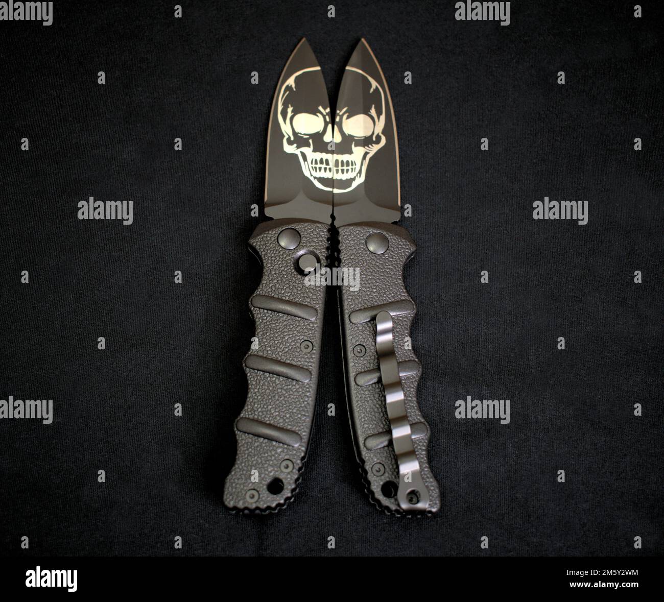 Folding knives cutting skull etching black stainless steel blade and ...