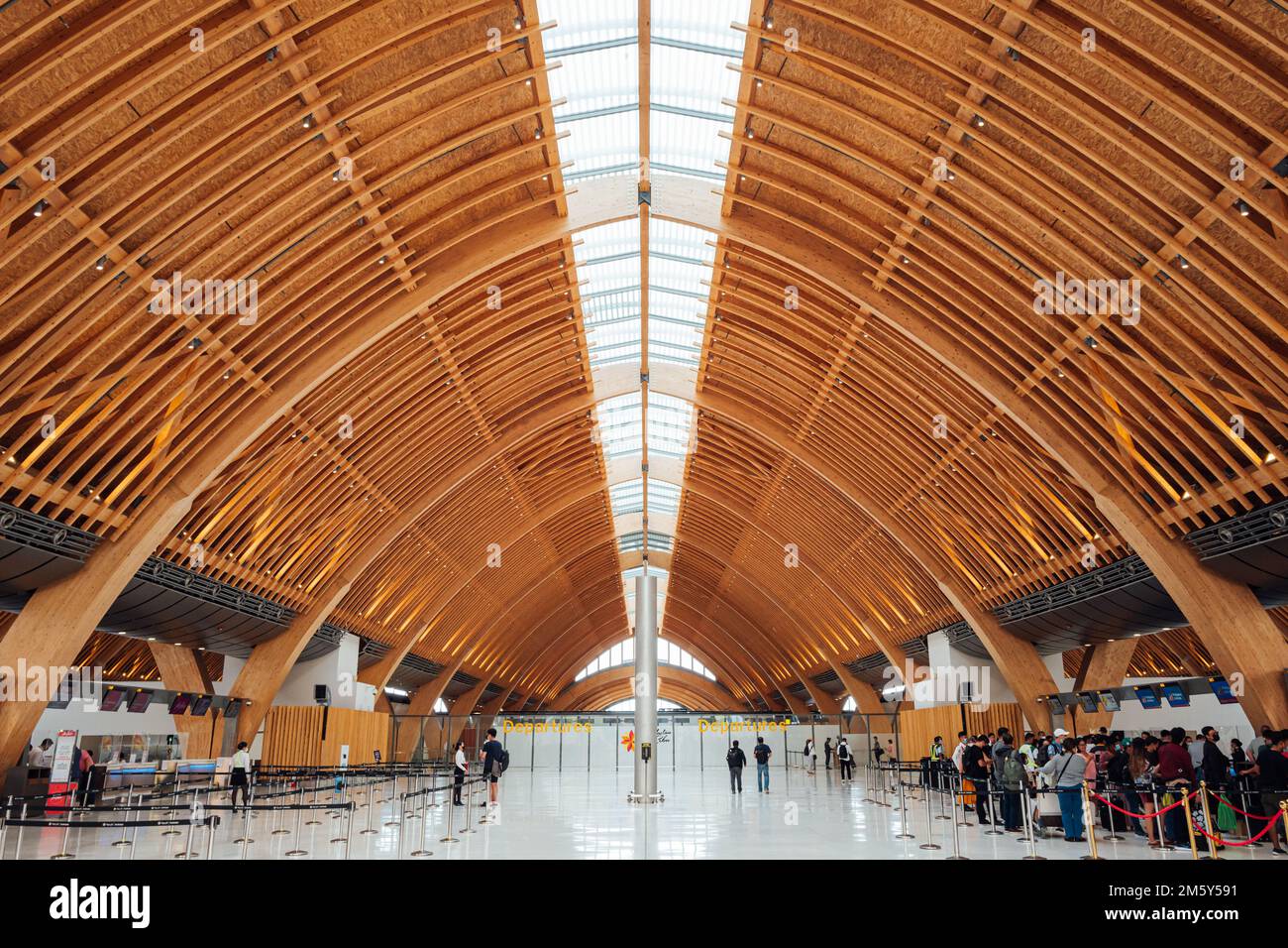 The people inside the newly opened Terminal 2 in Cebu Mactan ...
