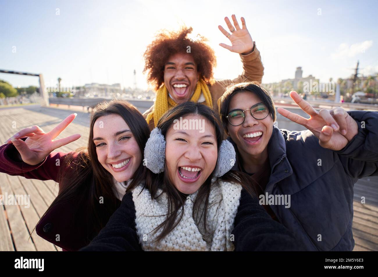 Group people winter clothes hi-res stock photography and images - Alamy