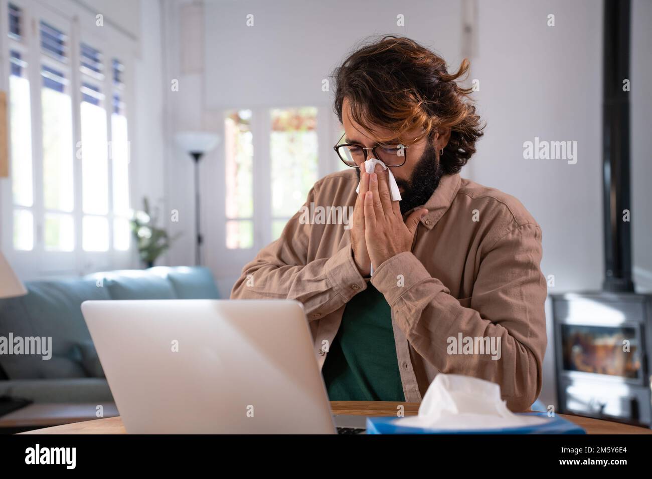 Catch man laptop hi-res stock photography and images - Alamy