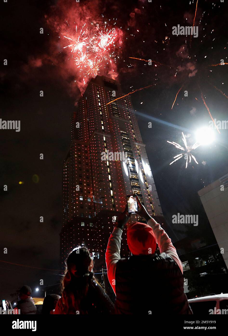 Human and phones hi-res stock photography and images - Alamy