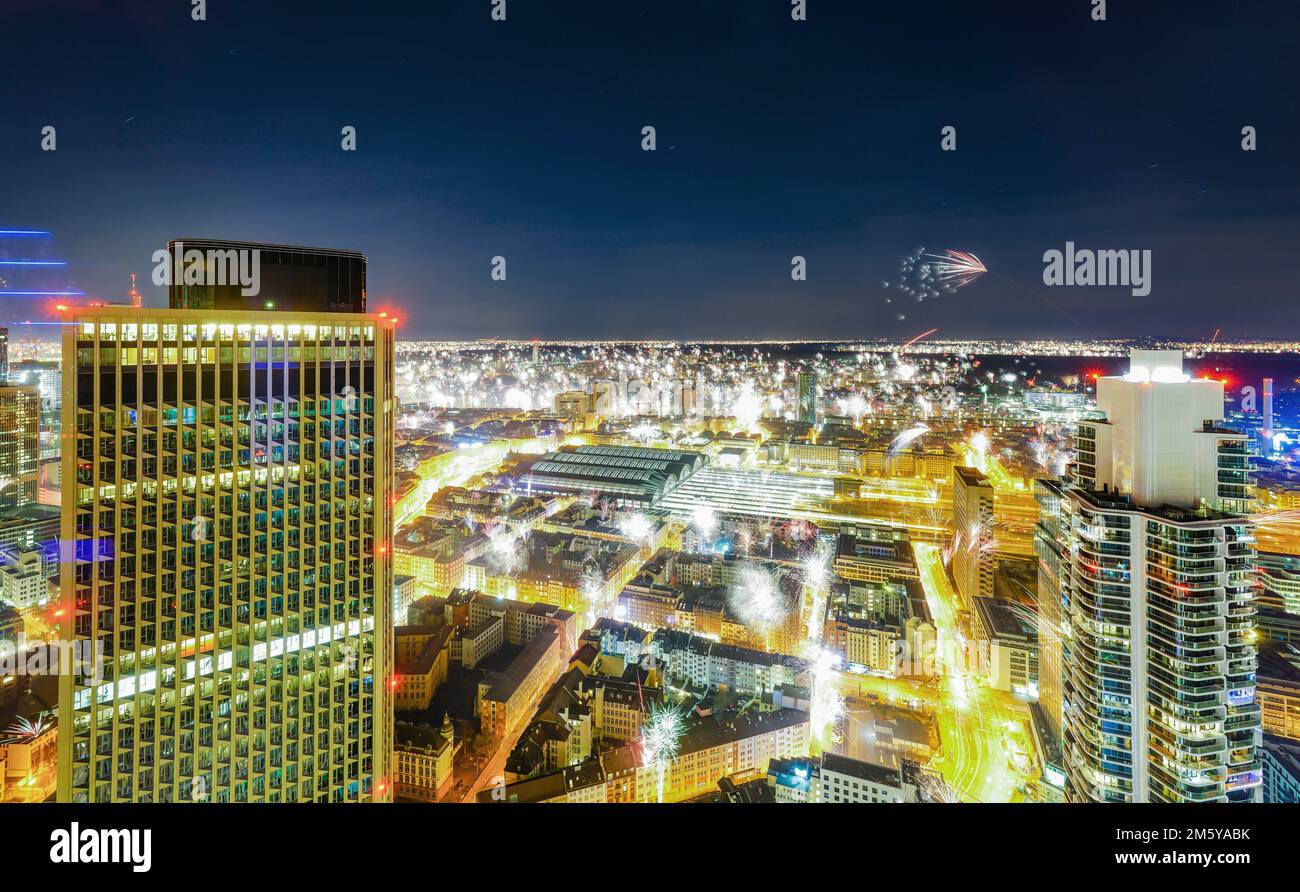 01 January 2023, Hessen, Frankfurt/Main: From the Sky Bar on the 47th ...