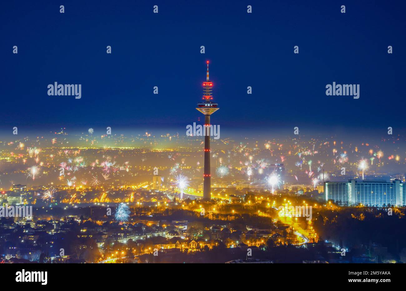 01 January 2023, Hessen, Frankfurt/Main: From the Sky Bar on the 47th ...