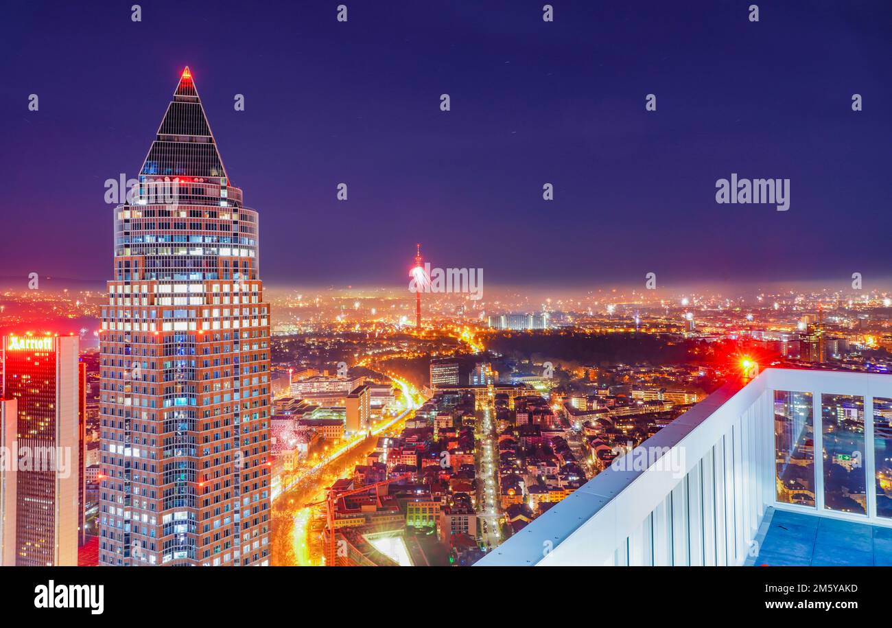 01 January 2023, Hessen, Frankfurt/Main: From the Sky Bar on the 47th ...