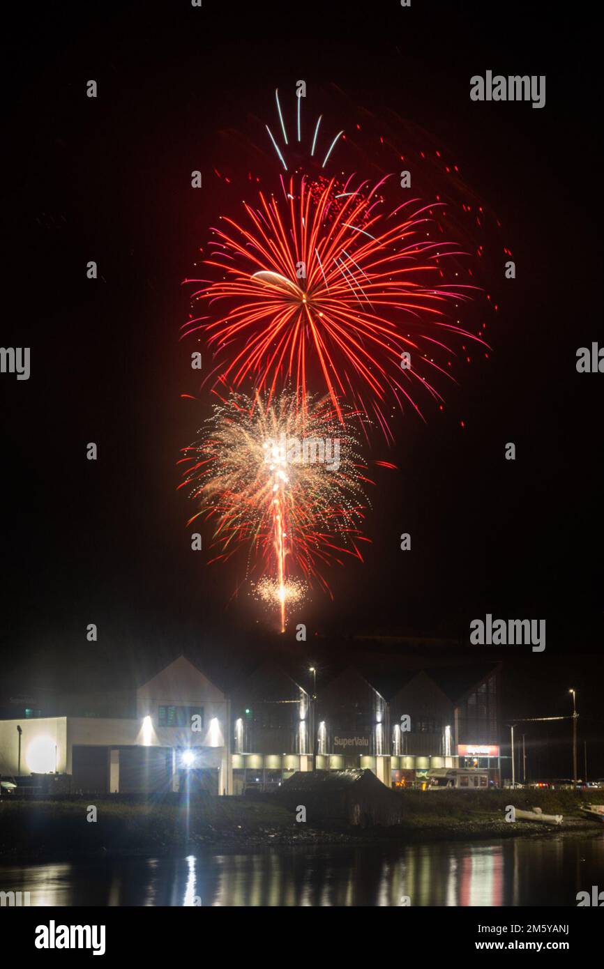 Bantry, West Cork, Ireland. 31st Dec, 2022. A huge firework display ...