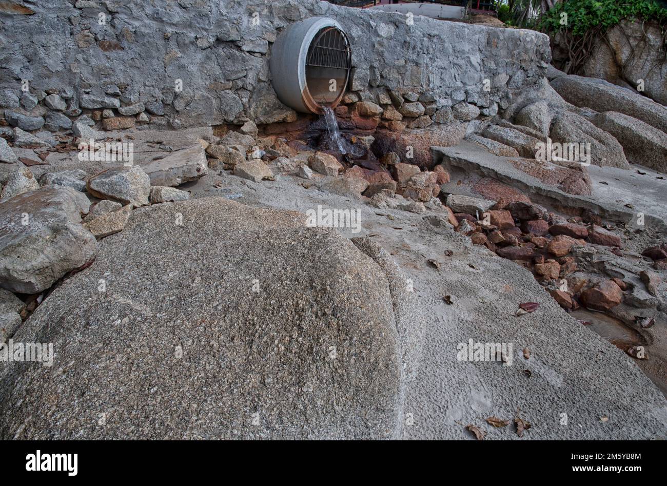 Culvert pipe hi-res stock photography and images - Alamy
