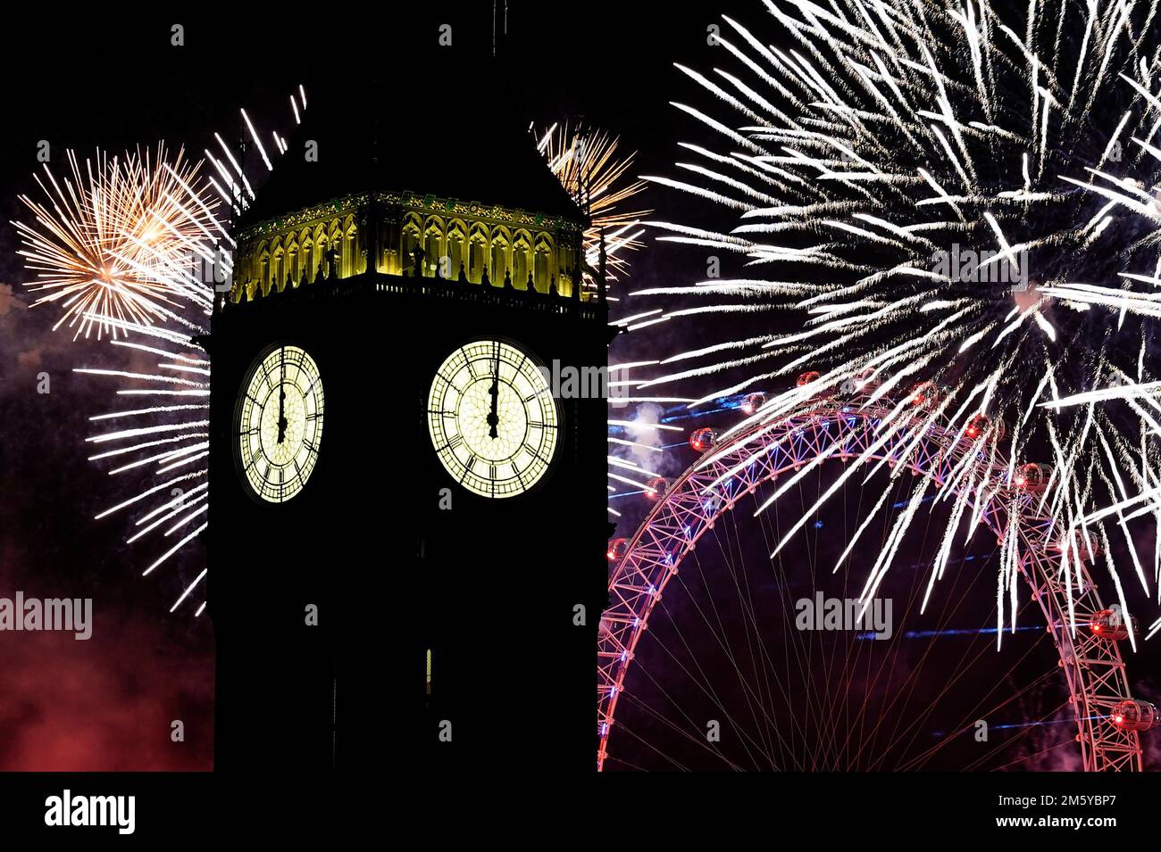 Fireworks illuminate the Elizabeth Tower (Big Ben) and the London Eye ...