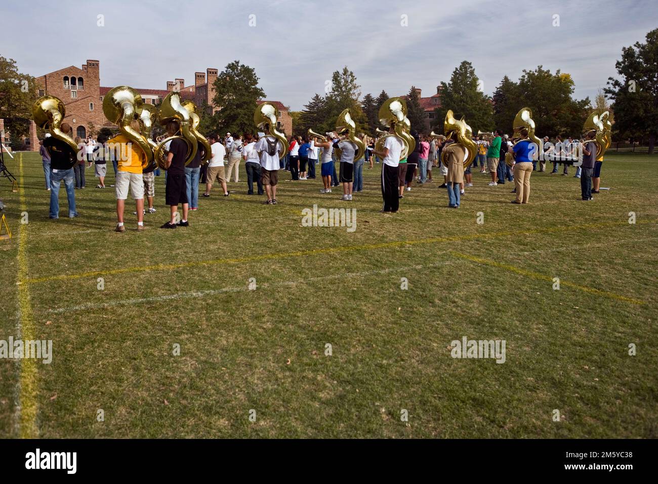Students band practice hi-res stock photography and images - Alamy