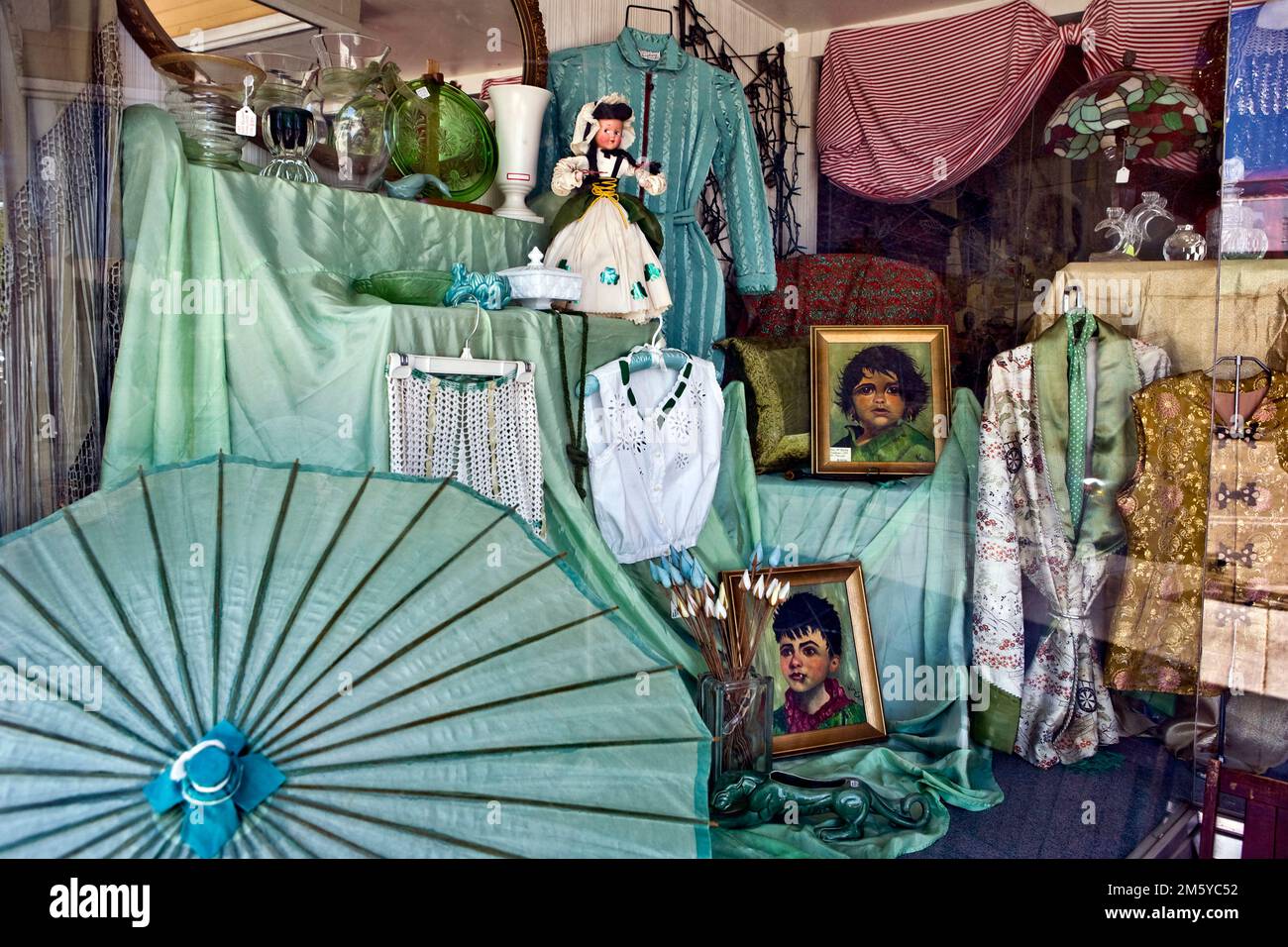 second hand store window display Stock Photo - Alamy
