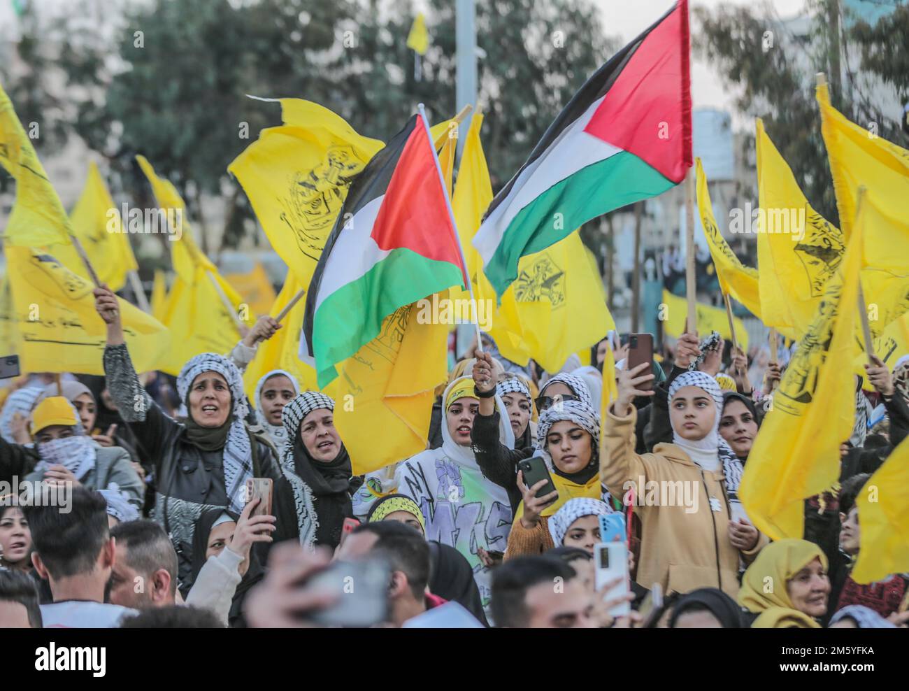 Female supporters of the Palestinian Fatah movement chant slogans and ...